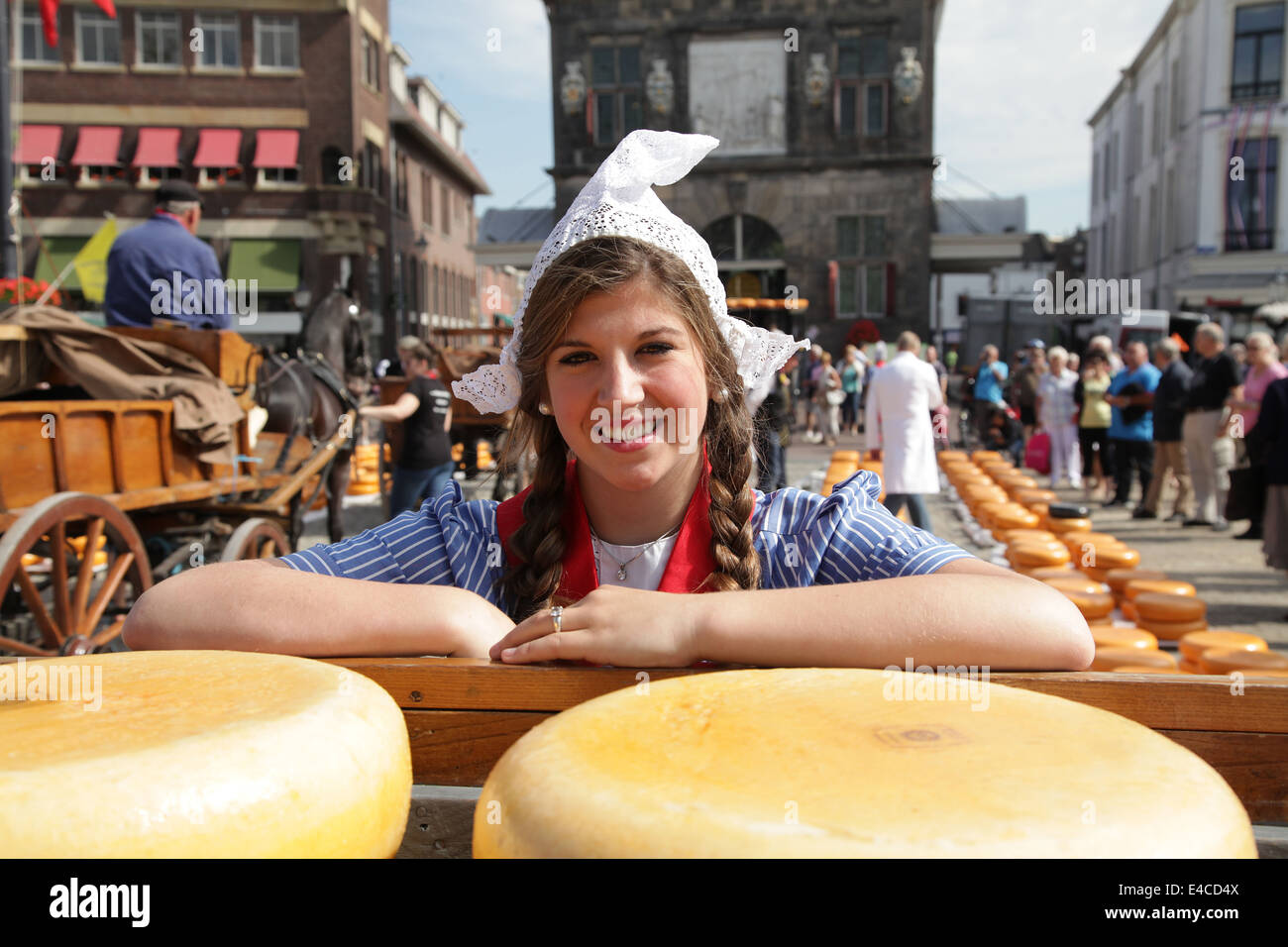 Dutch Cheese Girl Stockfotos und -bilder Kaufen - Alamy