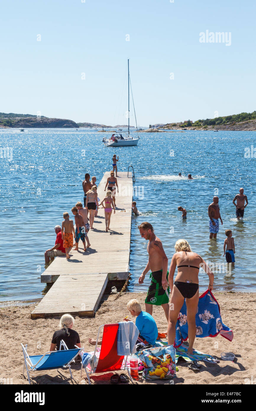 Bikini frauen strand -Fotos und -Bildmaterial in hoher Auflösung – Alamy