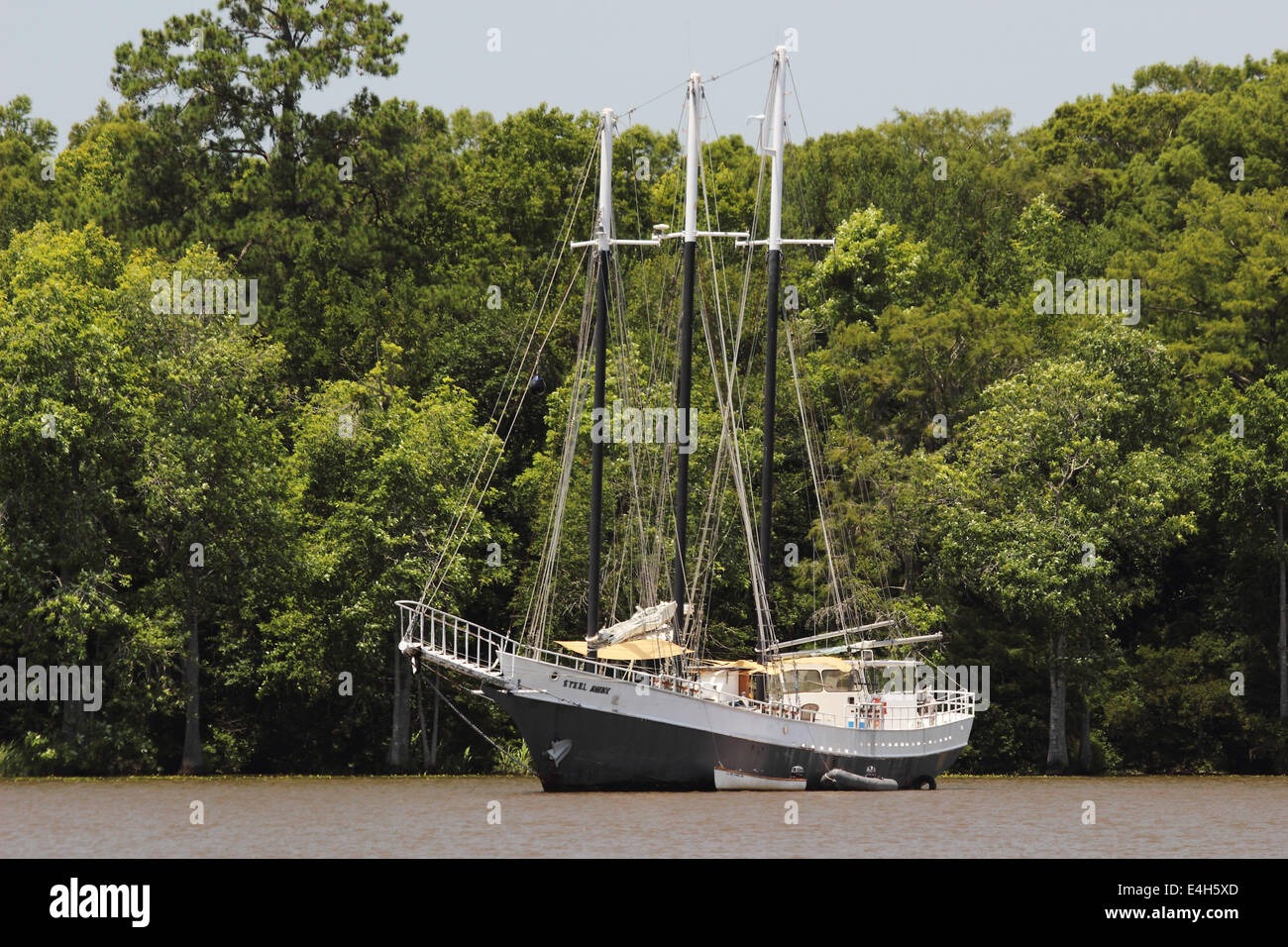 Segelboot vor anker in intracoastal waterway -Fotos und -Bildmaterial ...