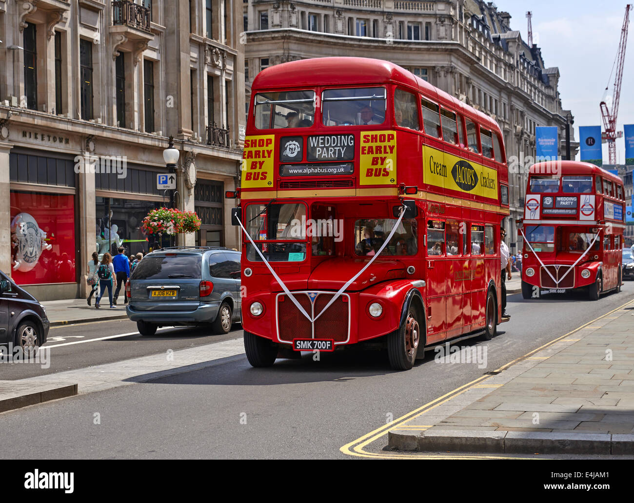 Der London-Bus ist eine von Londons Hauptikonen Stockfotografie - Alamy