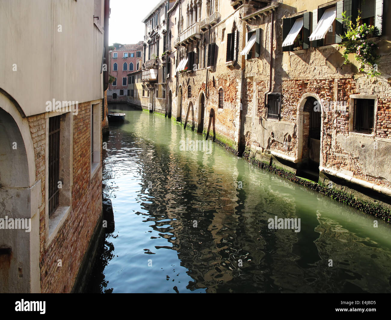 Wasserkanal vorbei -Fotos und -Bildmaterial in hoher Auflösung – Alamy