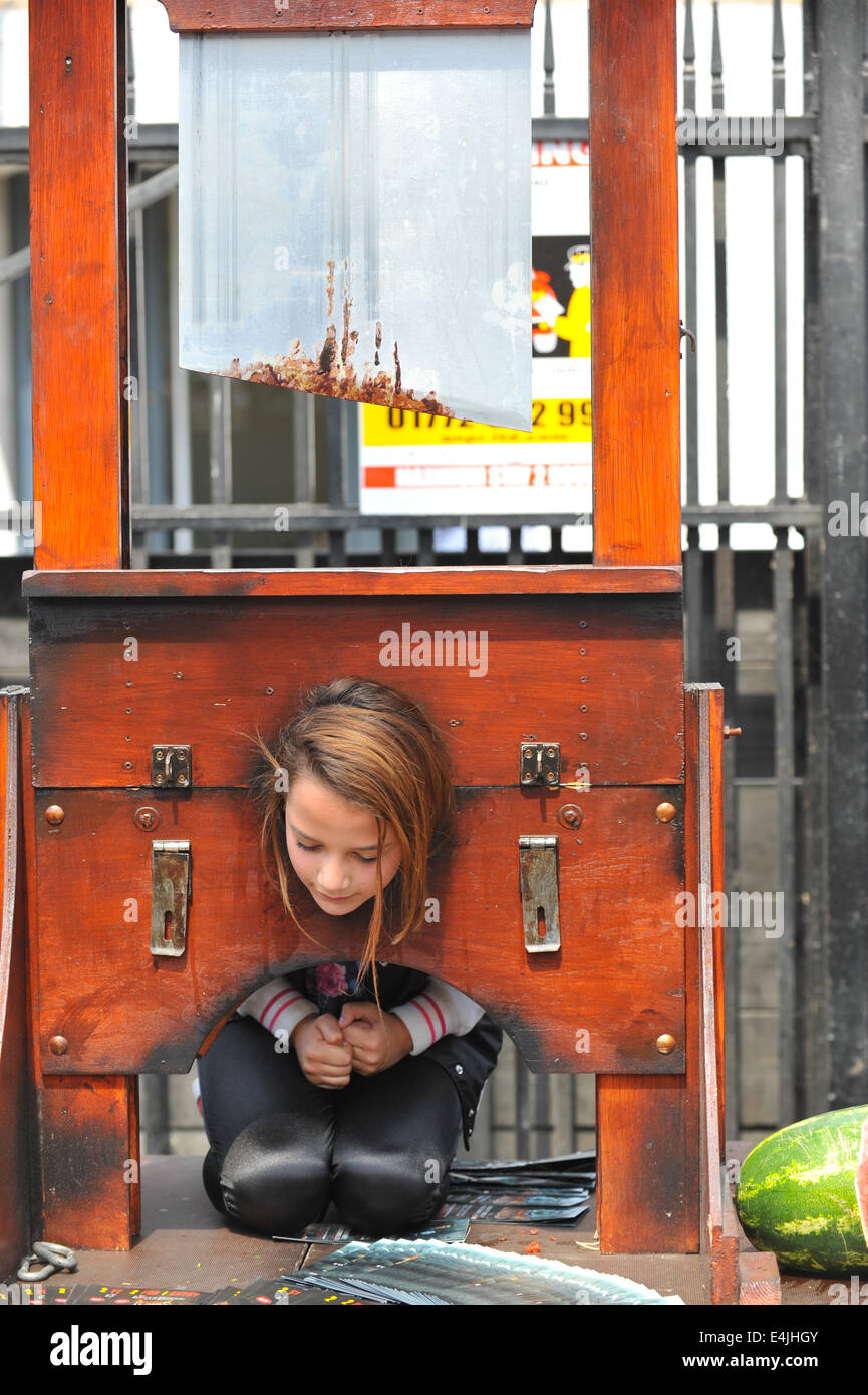 French guillotine -Fotos und -Bildmaterial in hoher Auflösung – Alamy