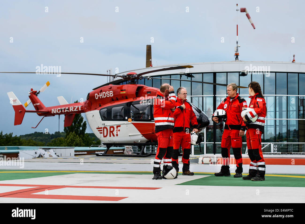 Die Crew der Rettung Hubschrauber DRF "Christoph Berlin" Am ...