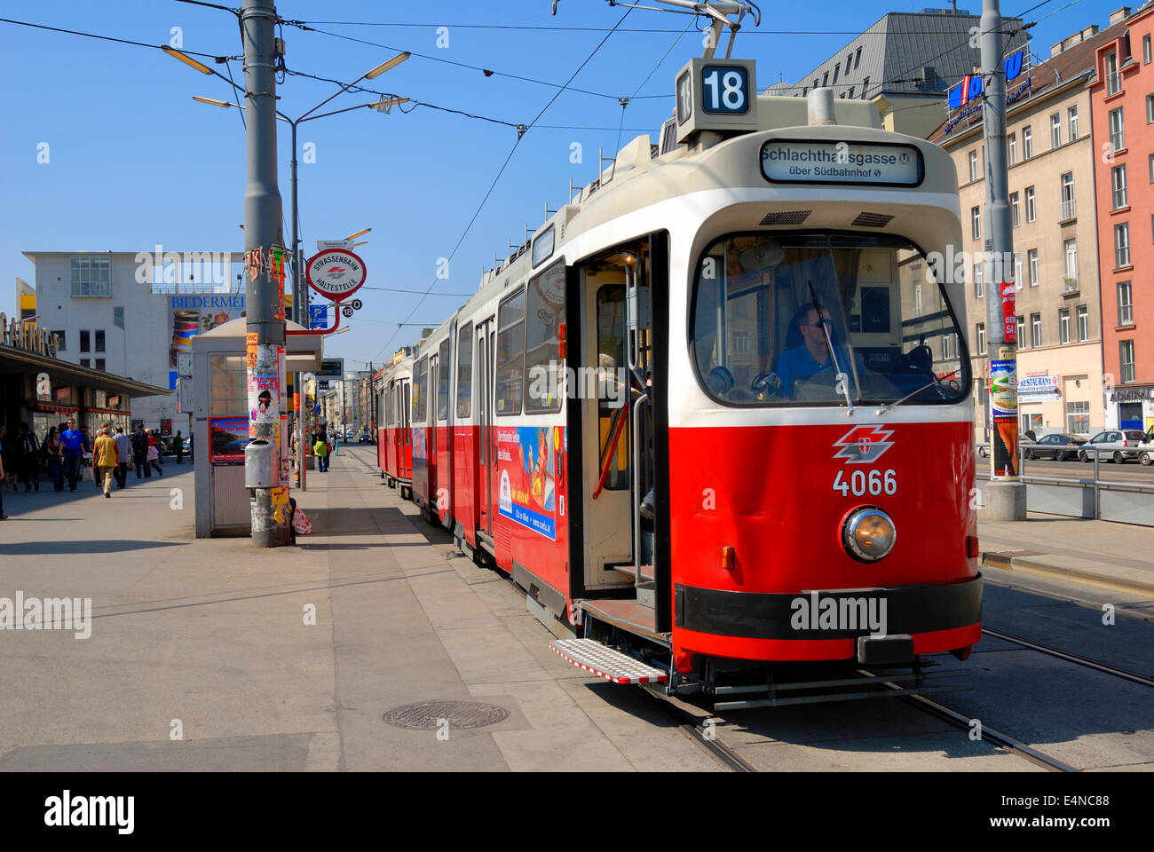 Österreich, Wien. Straßenbahn Nr. 18 Stockfotografie - Alamy
