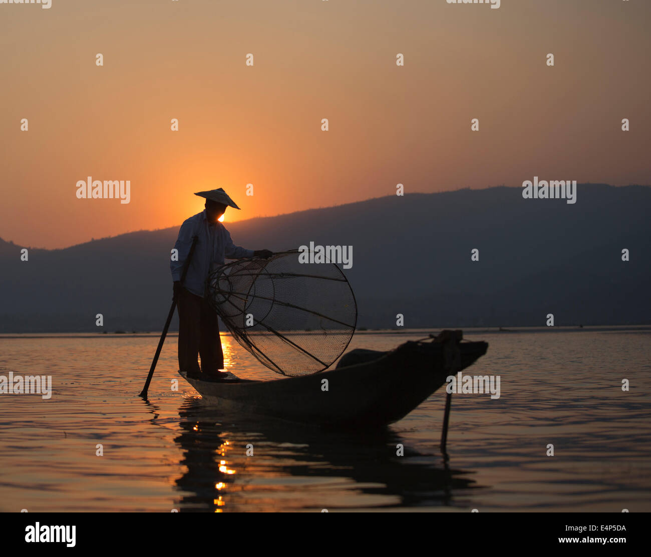 Ein ruder verwenden -Fotos und -Bildmaterial in hoher Auflösung – Alamy