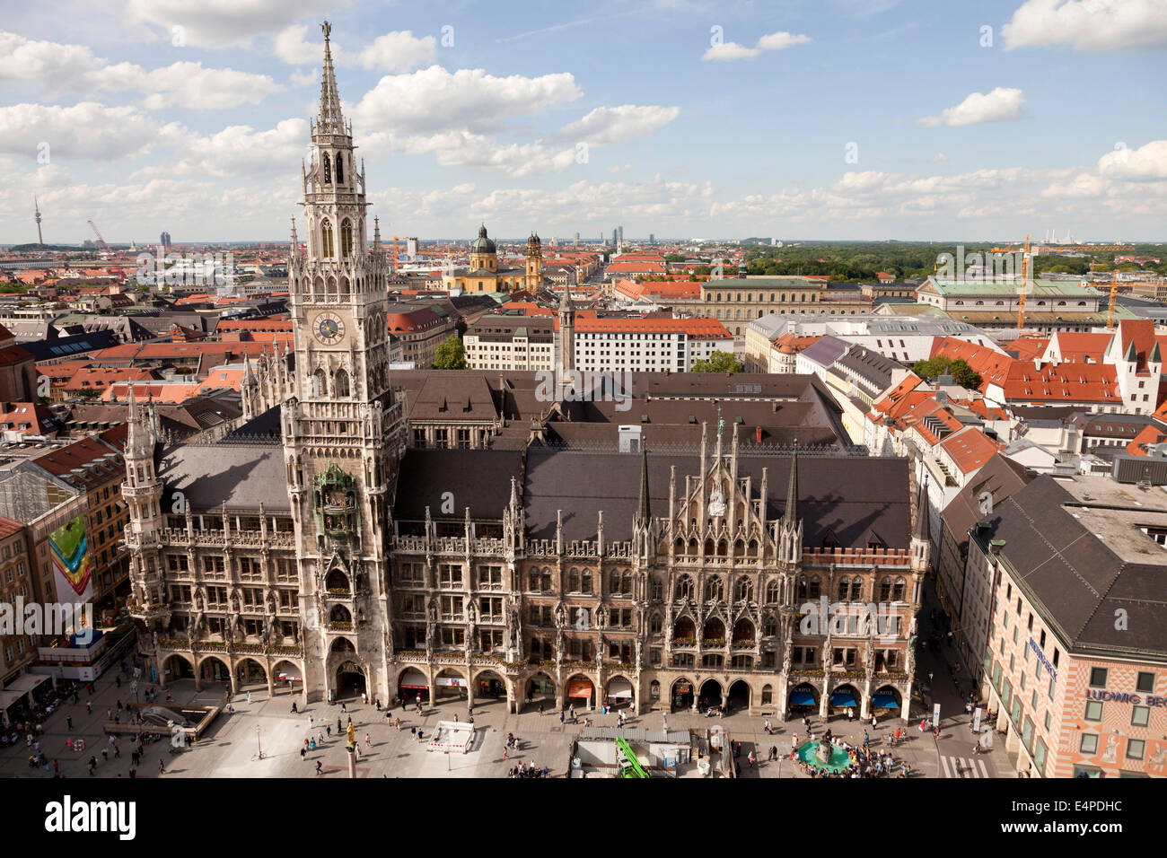 Turm neues rathaus am marienplatz -Fotos und -Bildmaterial in hoher ...