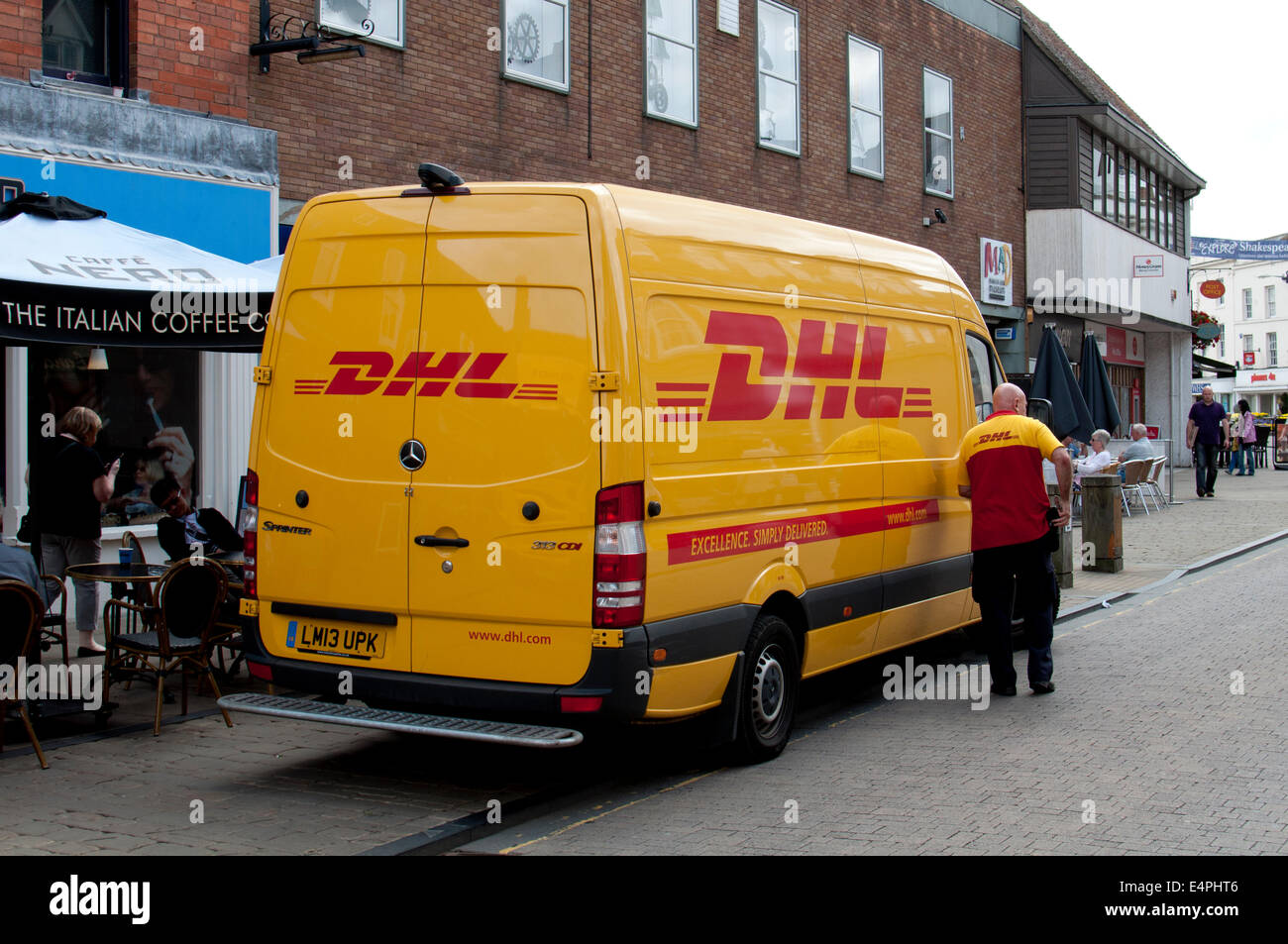 Dhl van -Fotos und -Bildmaterial in hoher Auflösung – Alamy
