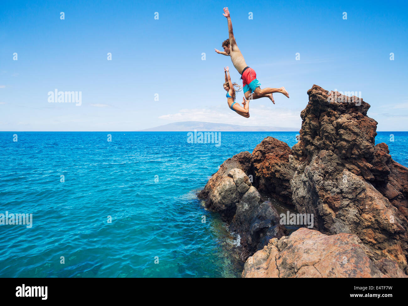 Cliff Jumping Into Sea Stockfotos und -bilder Kaufen - Alamy