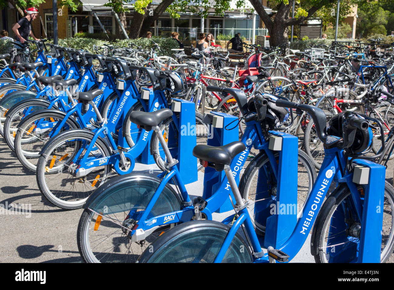 Fahrrad zur schule fahren -Fotos und -Bildmaterial in hoher Auflösung ...