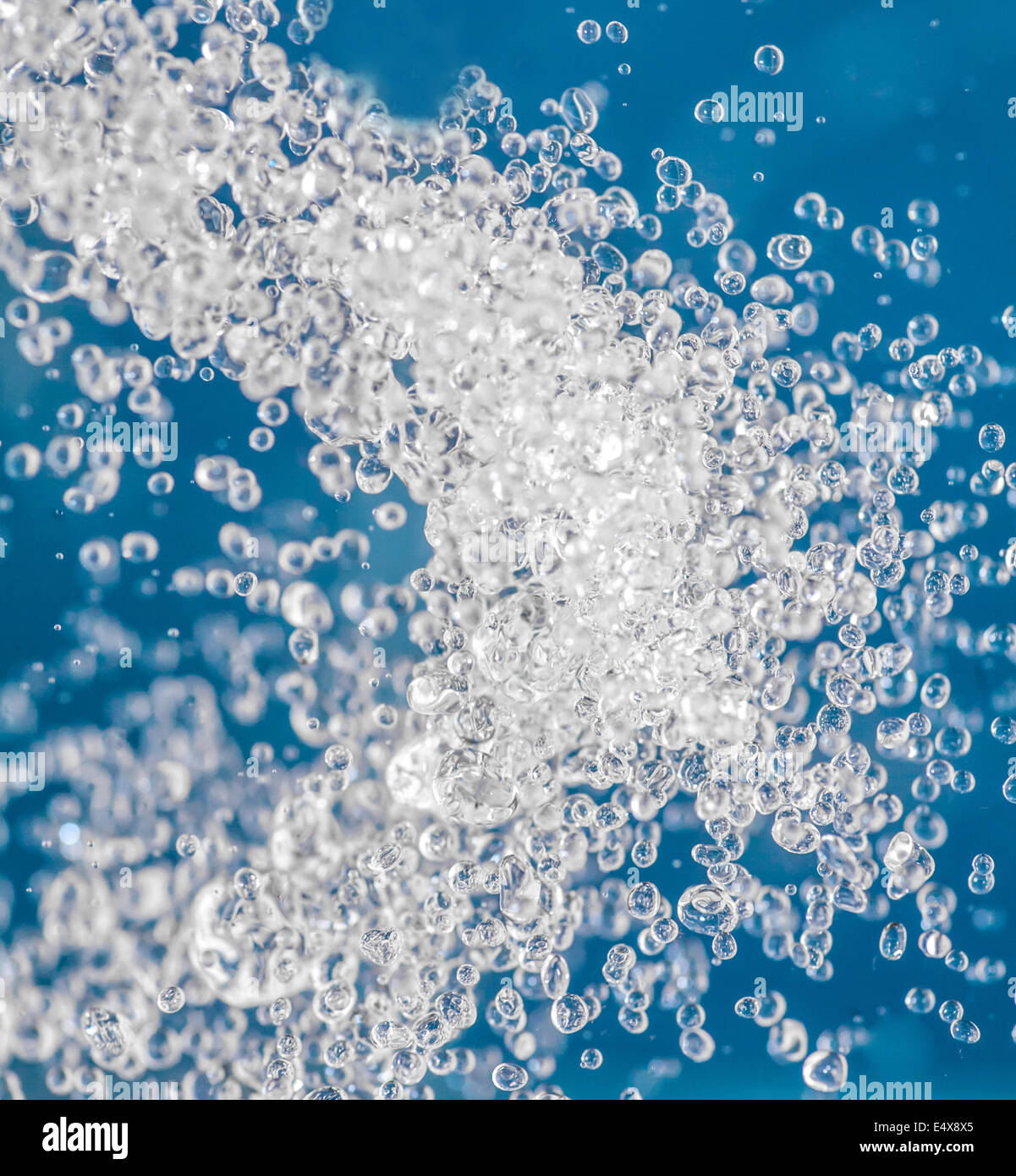 Wassertropfen tropfen -Fotos und -Bildmaterial in hoher Auflösung – Alamy