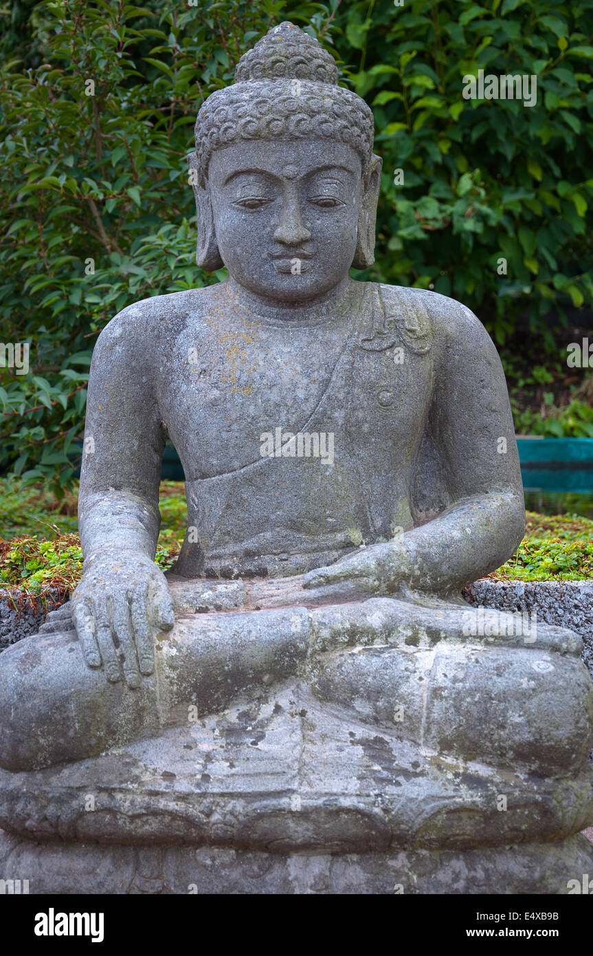 Stein Buddha im Lotussitz Stockfotografie - Alamy