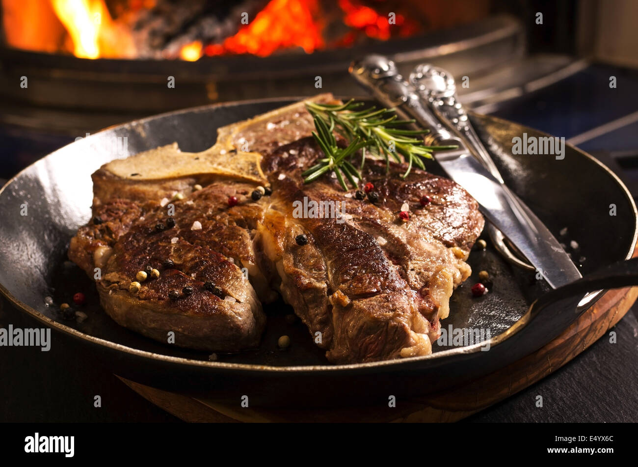 Knochen inribsteak -Fotos und -Bildmaterial in hoher Auflösung – Alamy