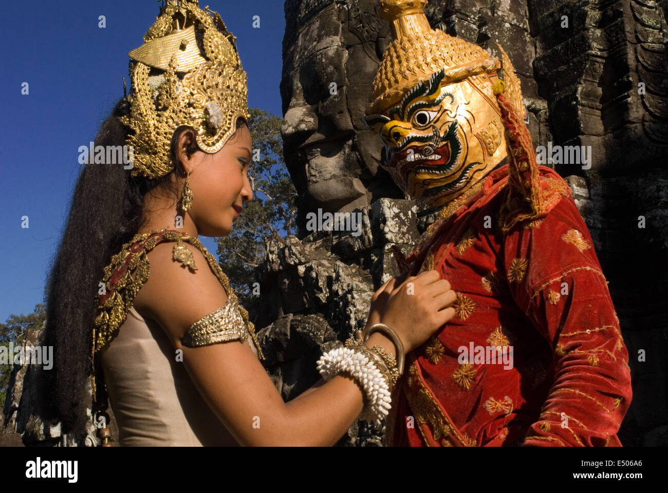 Apsara-Tänzerinnen im Bayon. Die Verwirrung in der Bayon-Plan und die ...