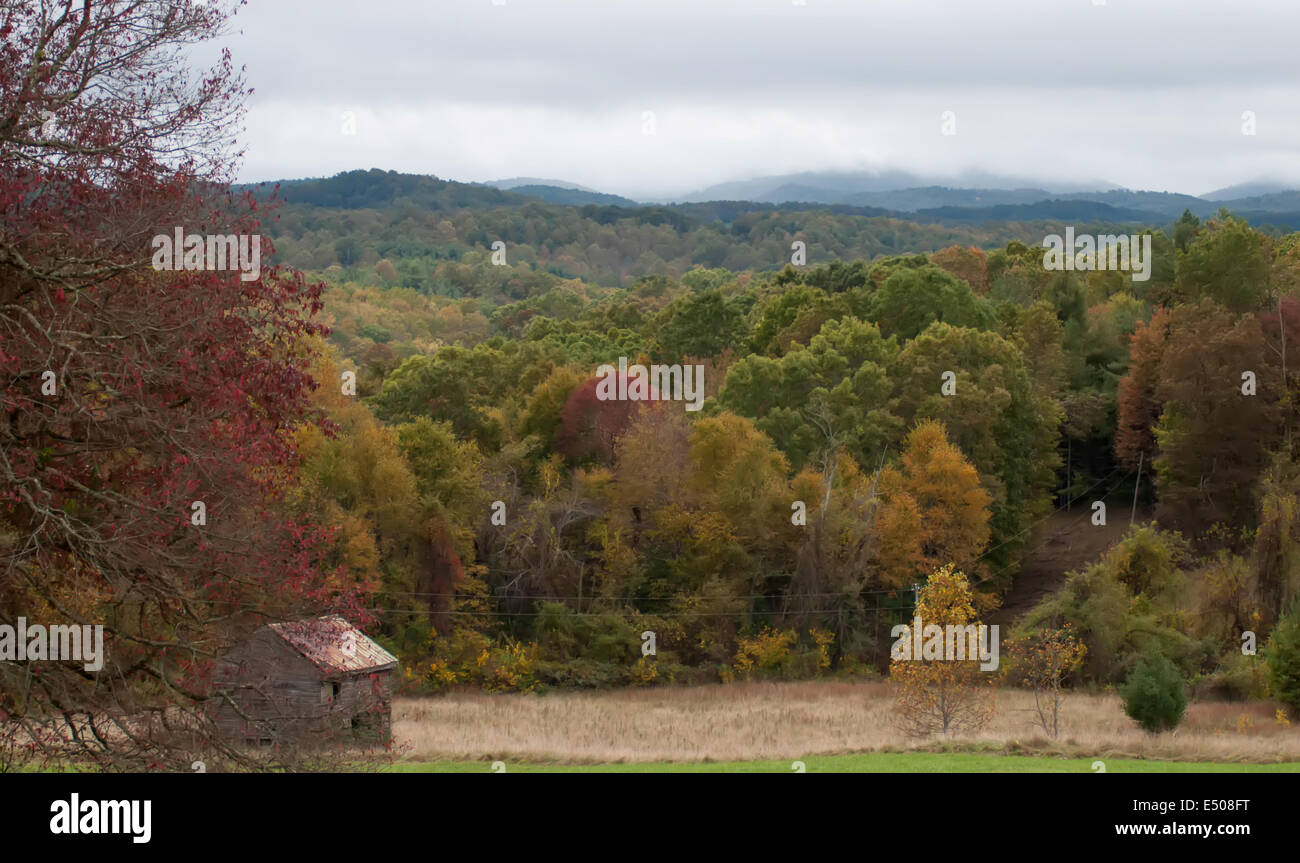 Wolke bergbauernhof -Fotos und -Bildmaterial in hoher Auflösung – Alamy