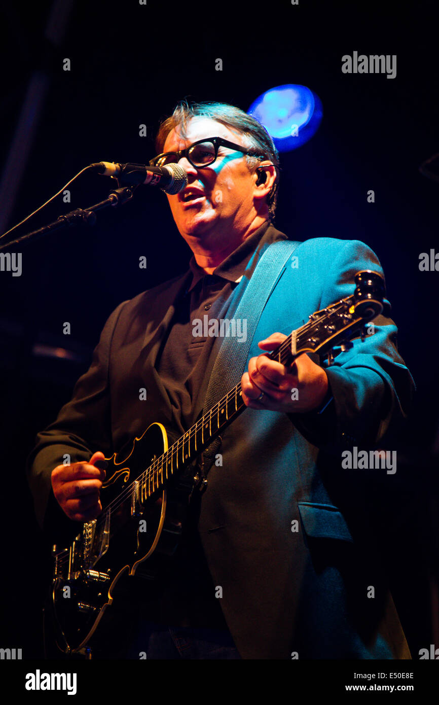 Chris difford tritt auf -Fotos und -Bildmaterial in hoher Auflösung – Alamy