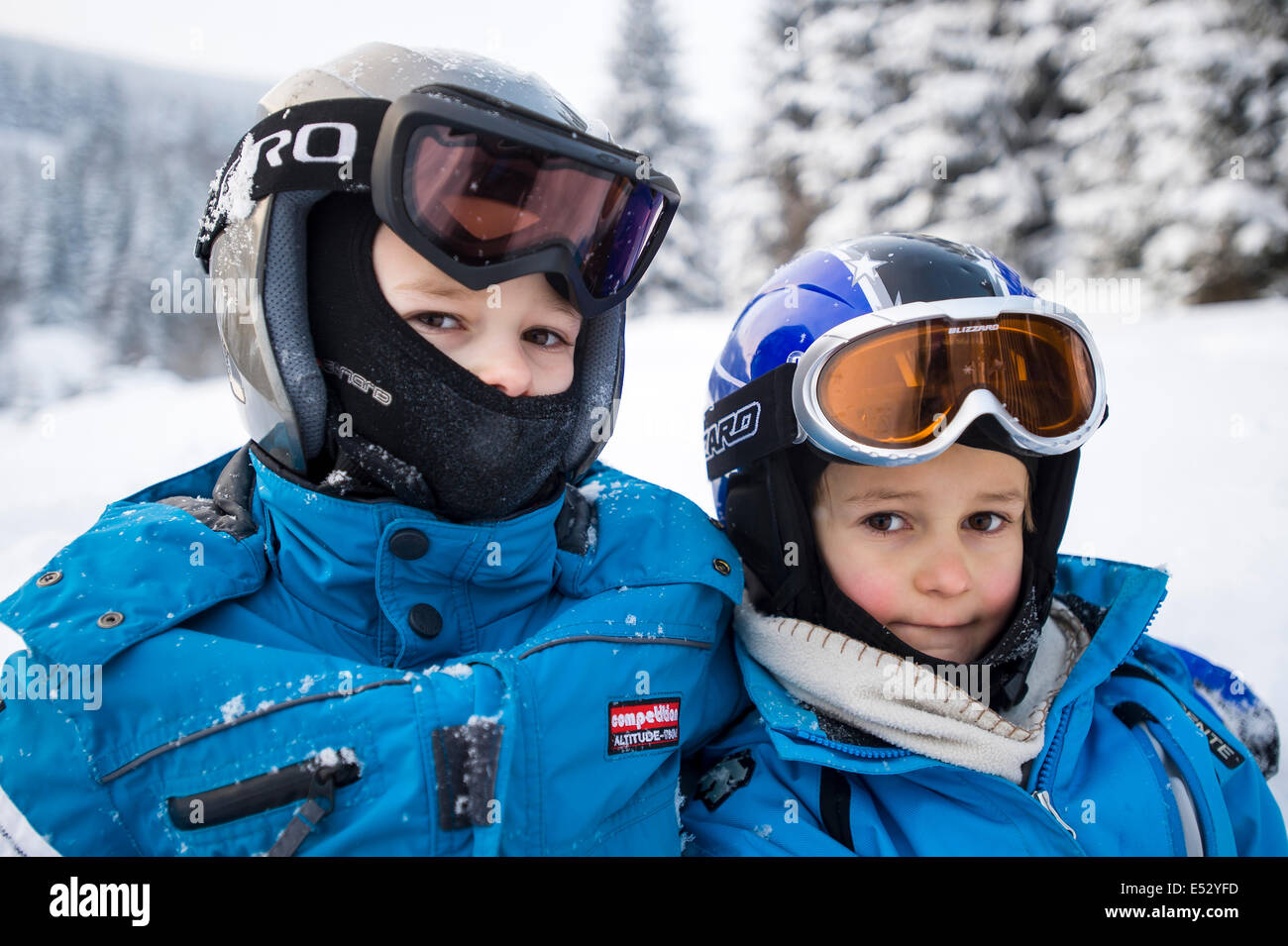 Warm clothing layers -Fotos und -Bildmaterial in hoher Auflösung – Alamy