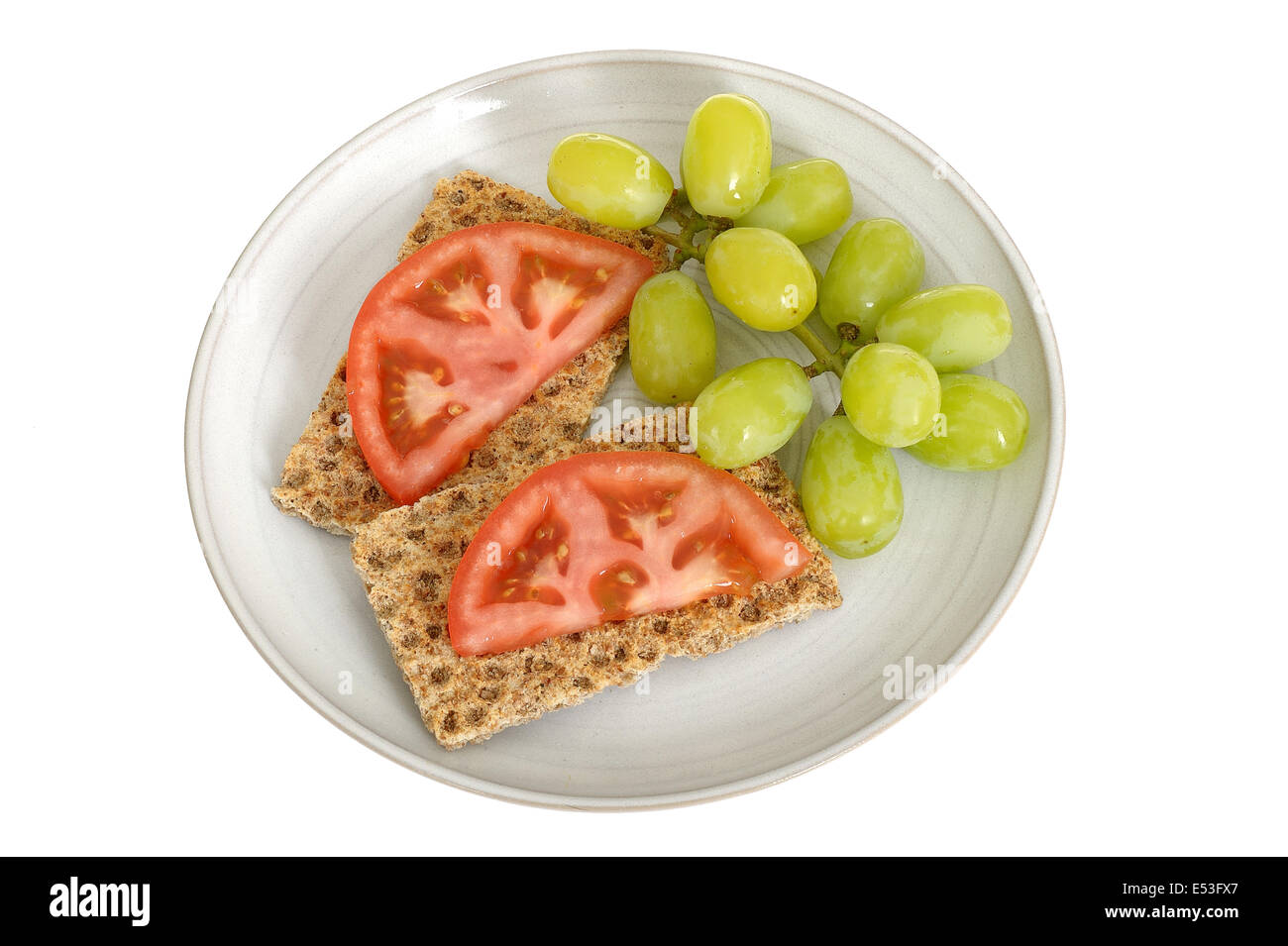 Roggen-Knäckebrot-Cracker mit Tomaten und Trauben Stockfotografie - Alamy