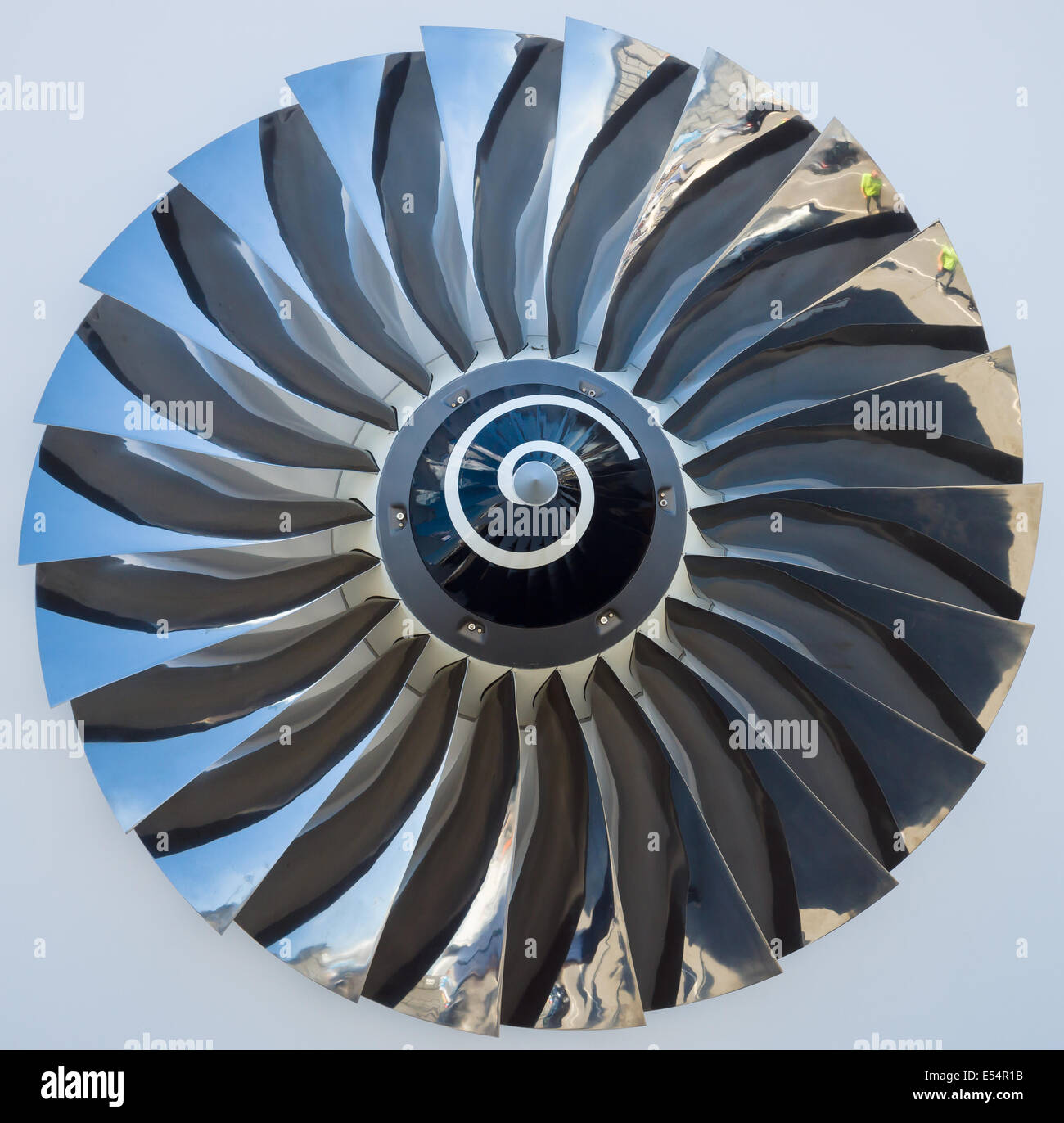 Die klingen ein Turbofan-Triebwerk hautnah Stockfotografie - Alamy