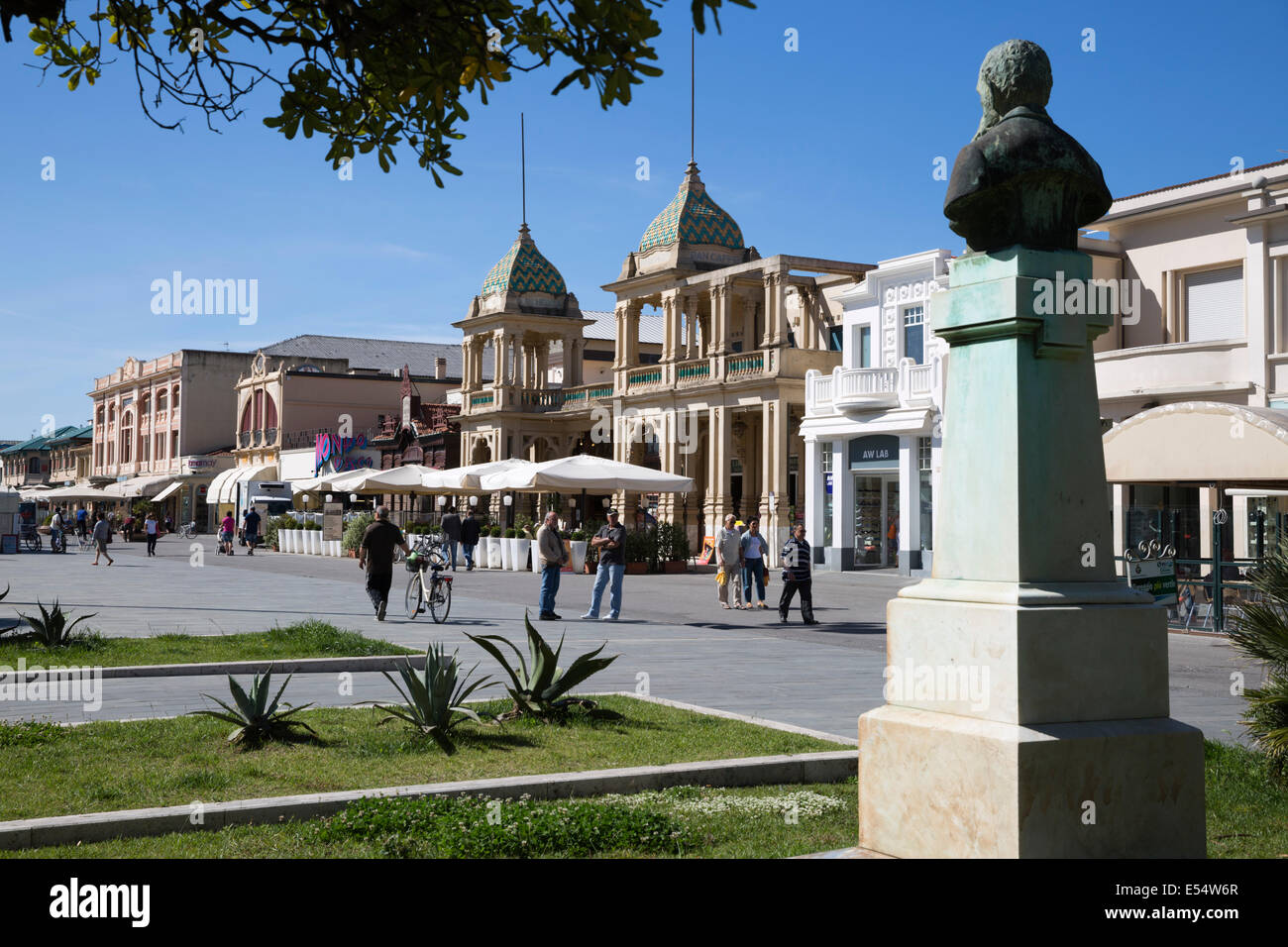 Viareggio tuscany promenade -Fotos und -Bildmaterial in hoher Auflösung ...