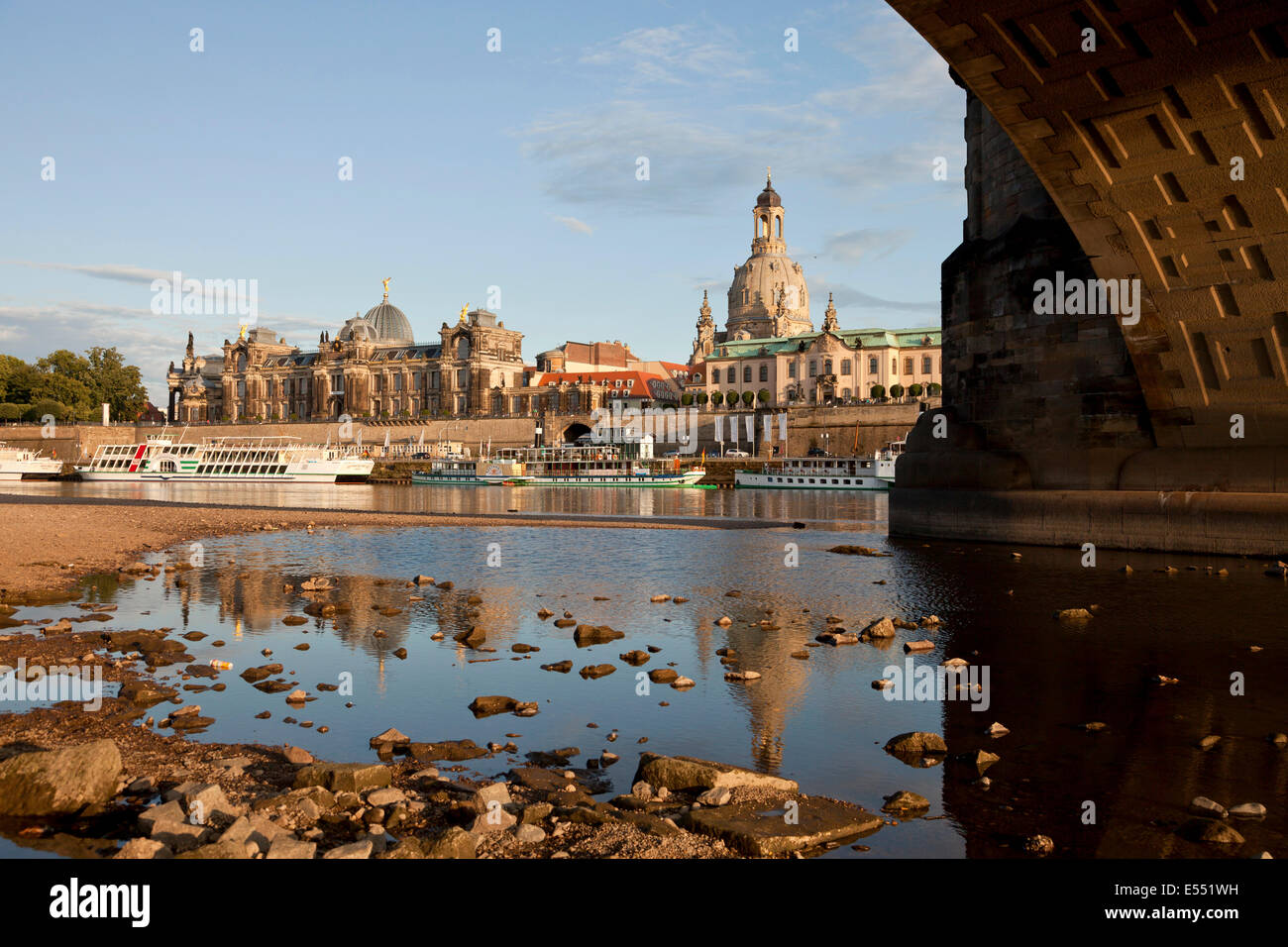 Fluss Elbe mit Brühl Terrasse, Akademie der bildenden Künste ...