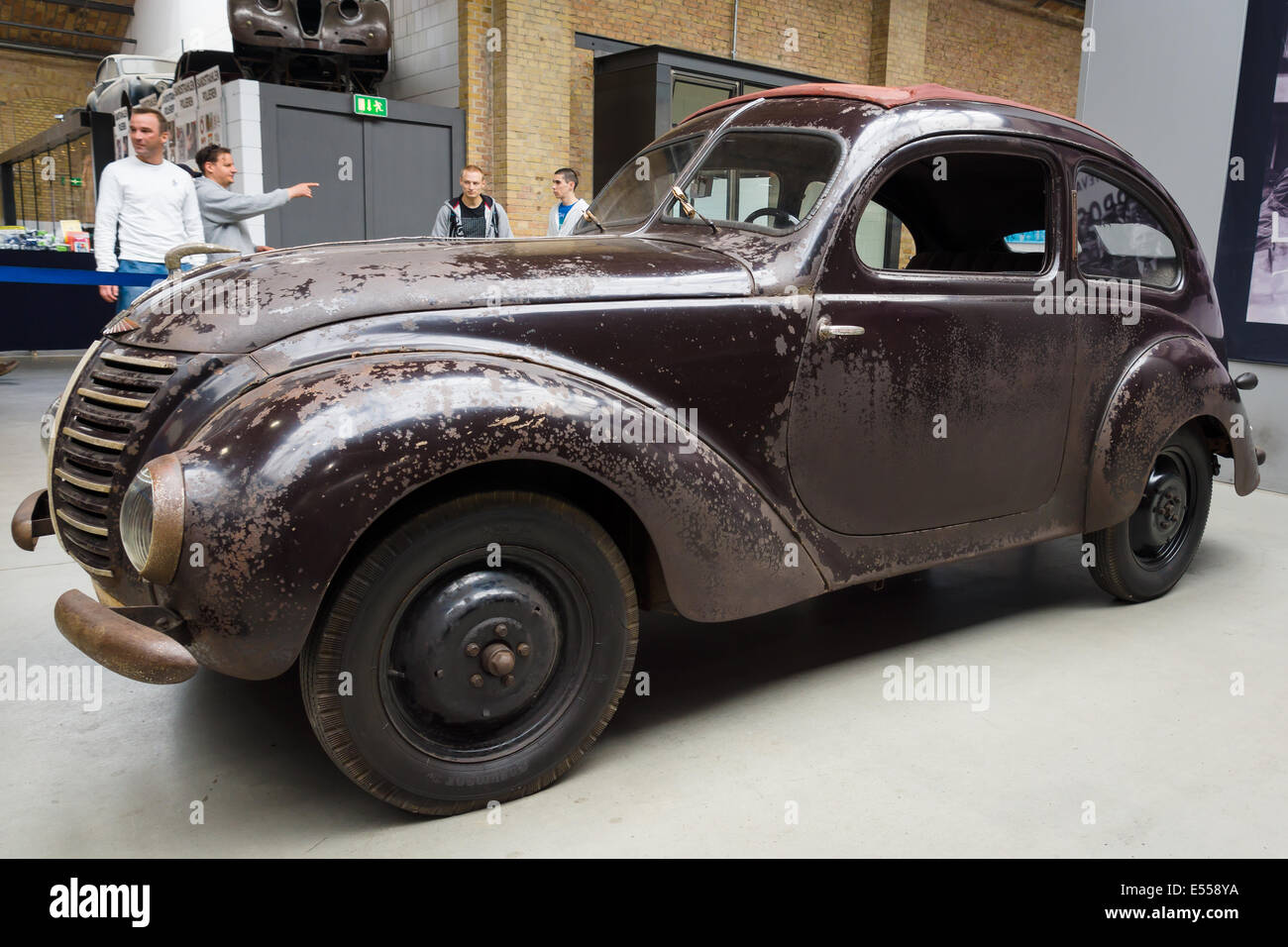 Hanomag auto -Fotos und -Bildmaterial in hoher Auflösung – Alamy