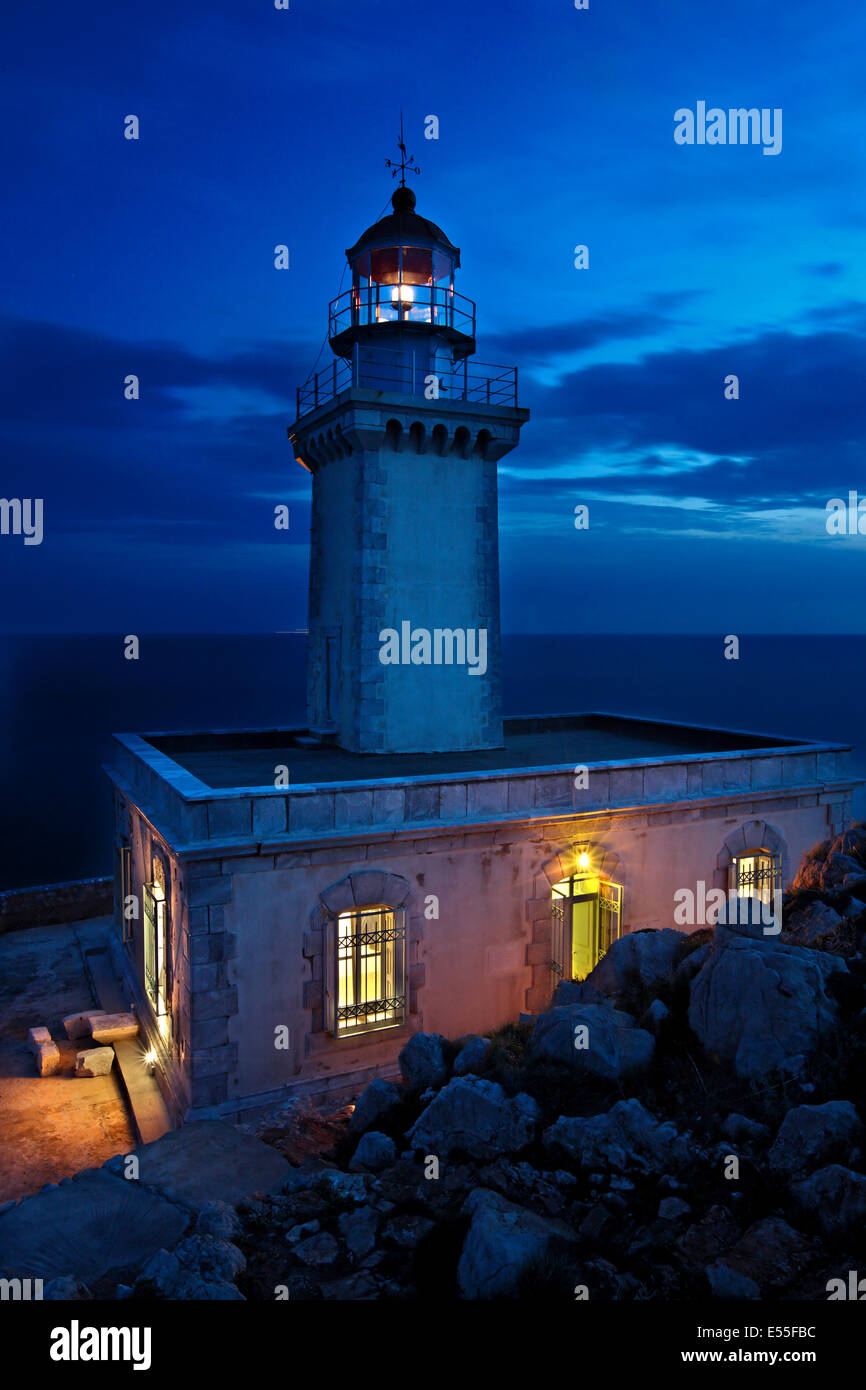 Der Leuchtturm in Akrotainaron ('Kap Tenaro' oder "Kap Matapan") in der ...