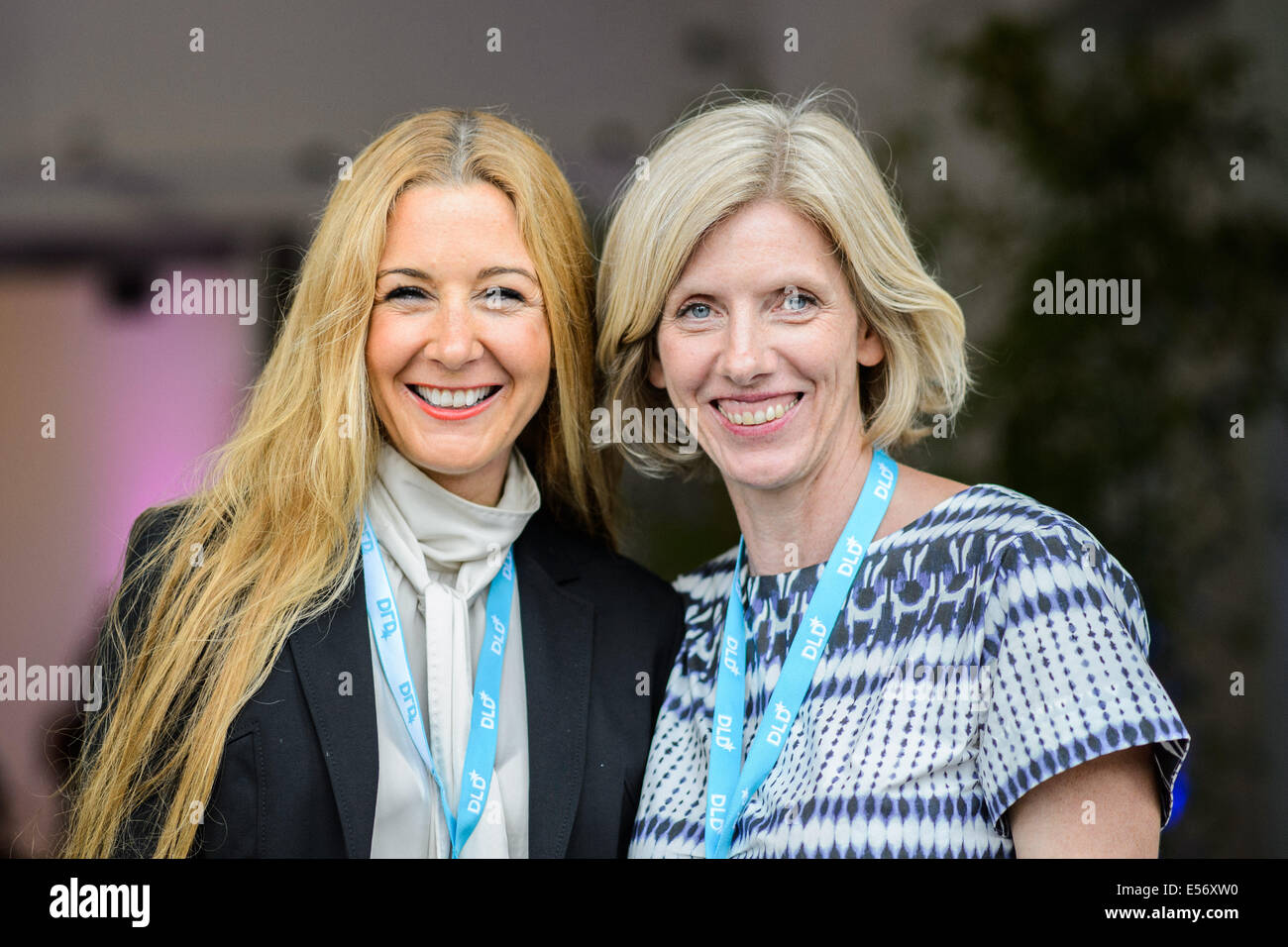 München/Deutschland - 21 Juli: Kerstin Felser (Lufthansa, l.) und Franziska Deecke (DLD Media ...