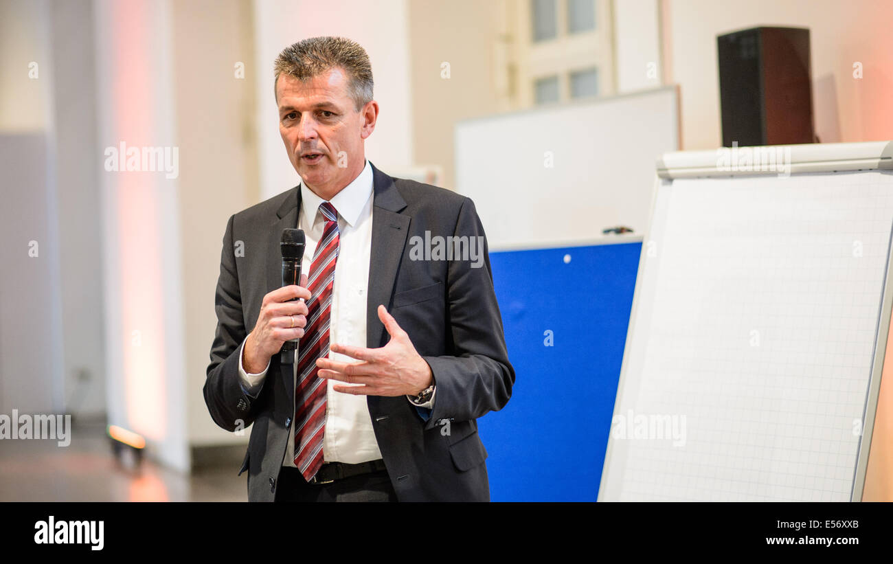 München/Deutschland - Juli 21: Markus Schramm (BMW) im Rahmen eines Workshops der Übersetzung ...