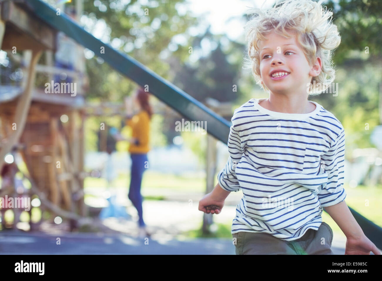 Kinder spielen -Fotos und -Bildmaterial in hoher Auflösung – Alamy