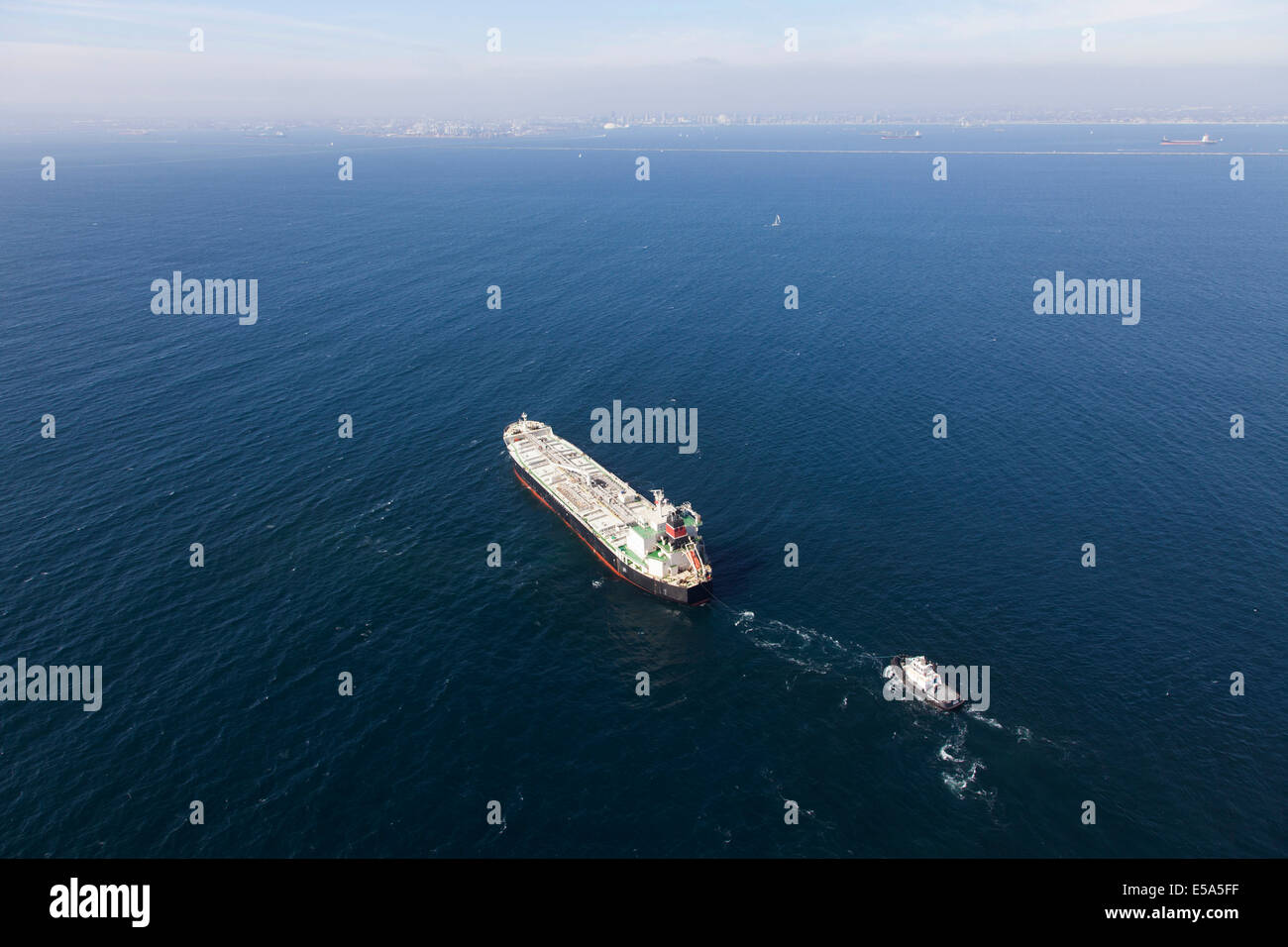 Entfernter tanker -Fotos und -Bildmaterial in hoher Auflösung – Alamy