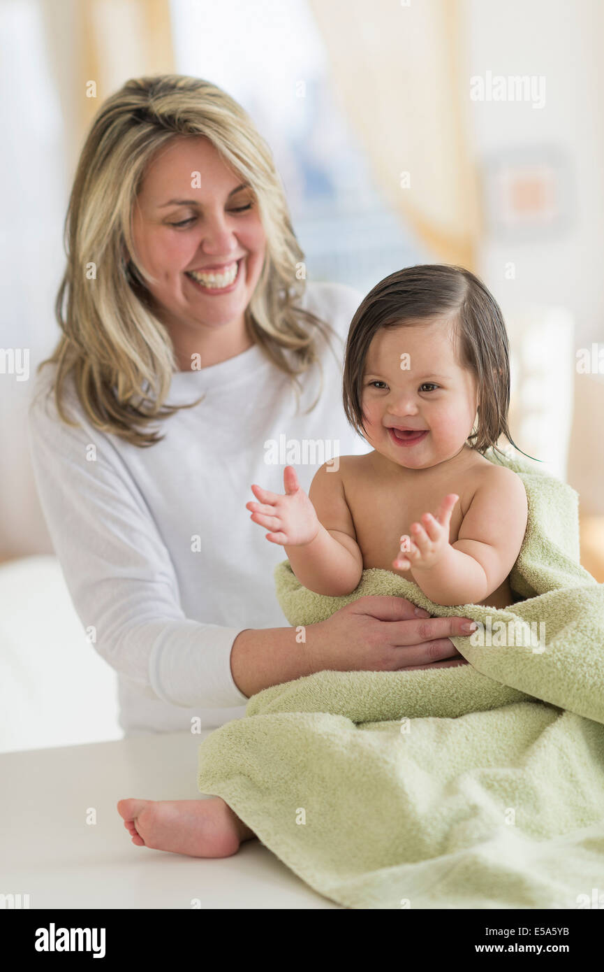 Mutter mit kleinkind -Fotos und -Bildmaterial in hoher Auflösung – Alamy
