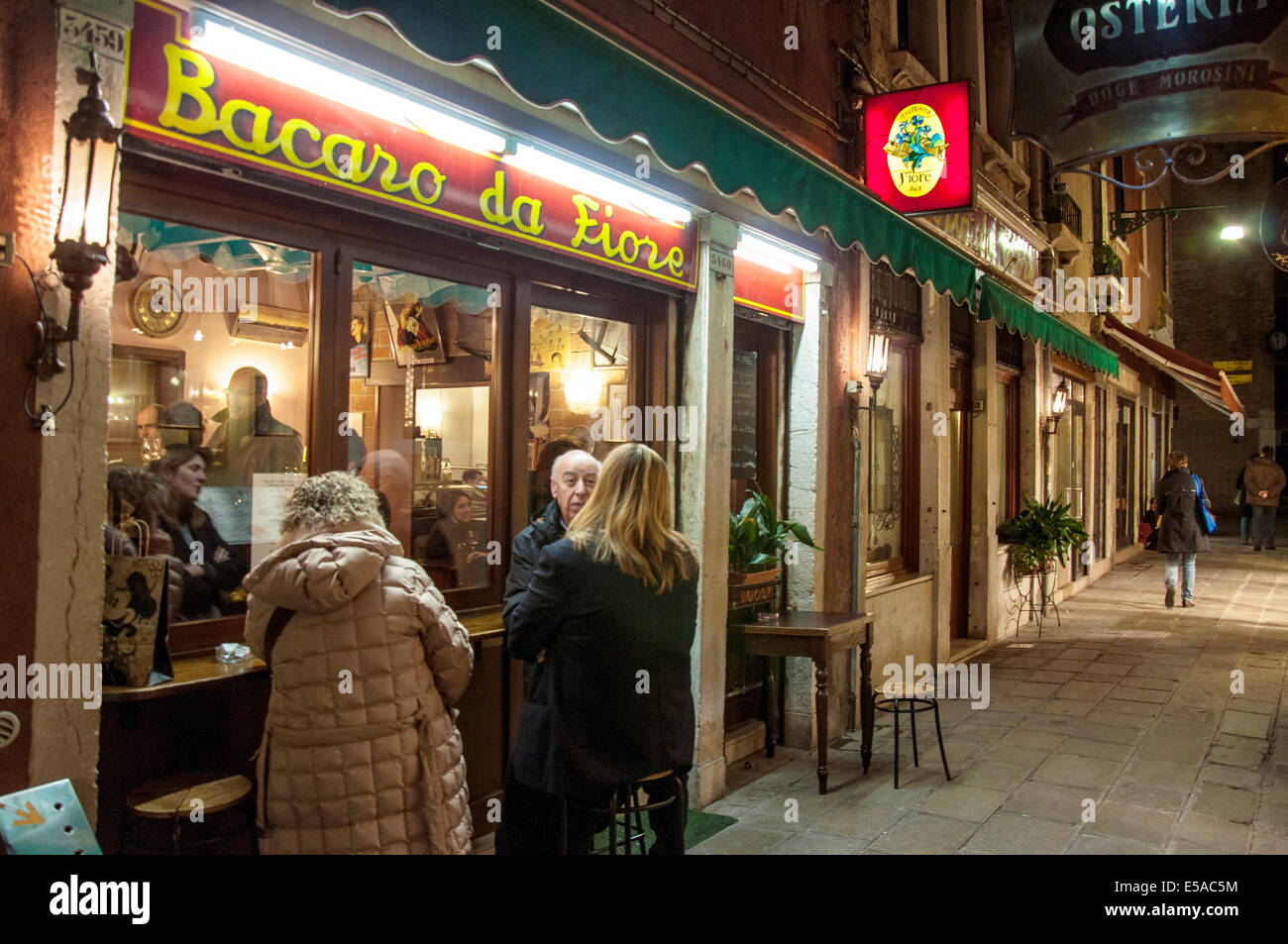 Bacaro da Fiore bar Abend in Venedig Italien Stockfotografie - Alamy