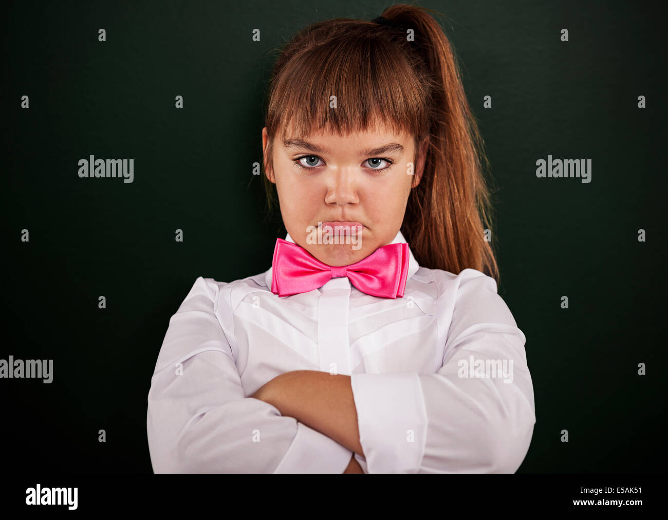 Arms crossed little girls angry -Fotos und -Bildmaterial in hoher ...