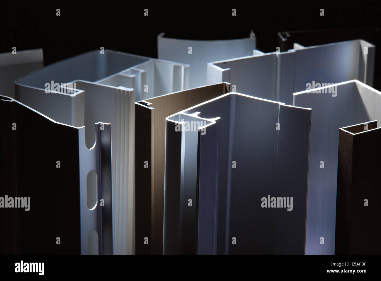 Profil aluminium -Fotos und -Bildmaterial in hoher Auflösung – Alamy