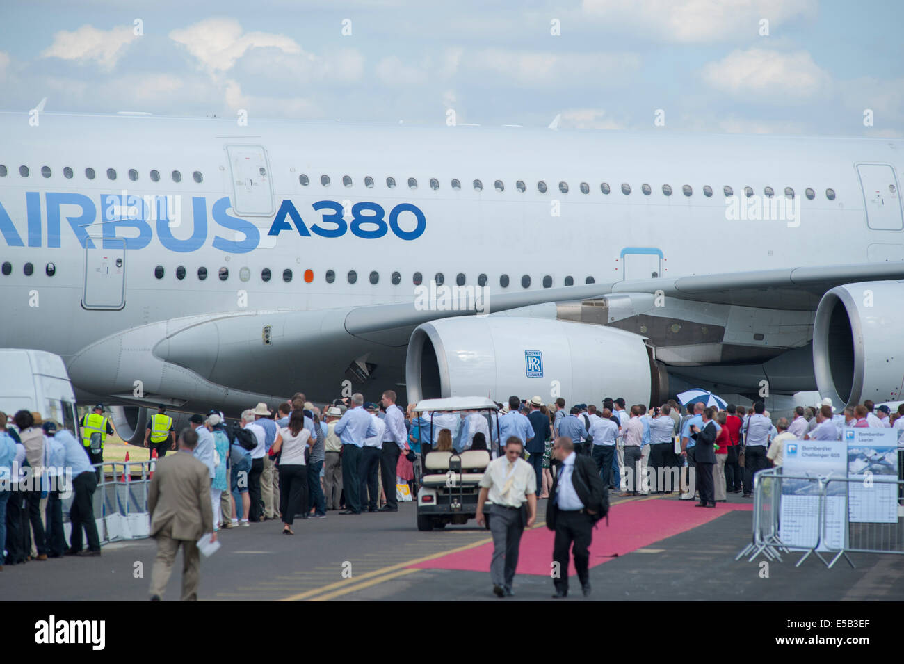 Rolls-Royce Triebwerken Airbus A380-Flugzeuge und Zuschauer bei der ...