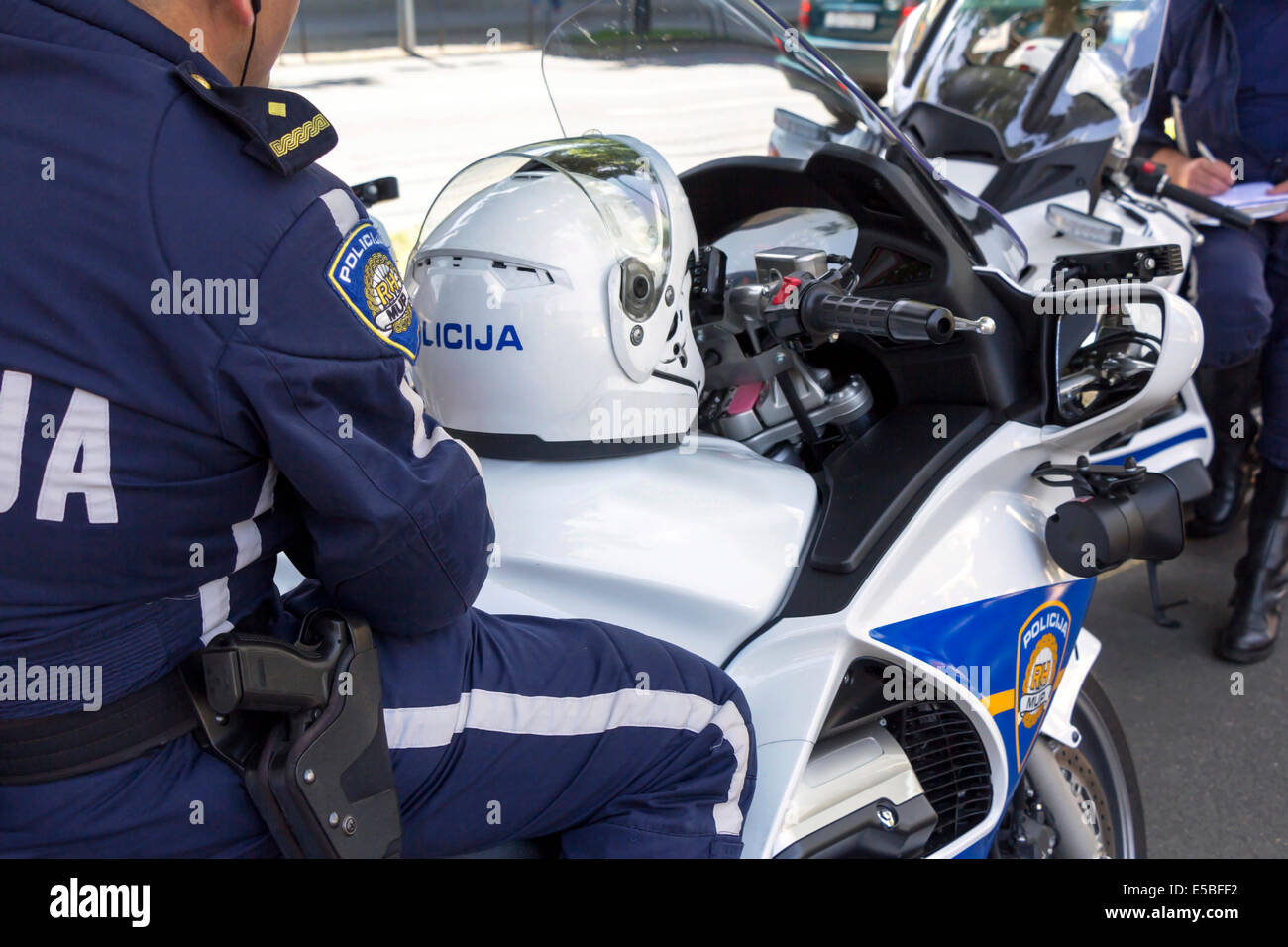 Polizei uniform motorrad -Fotos und -Bildmaterial in hoher Auflösung ...