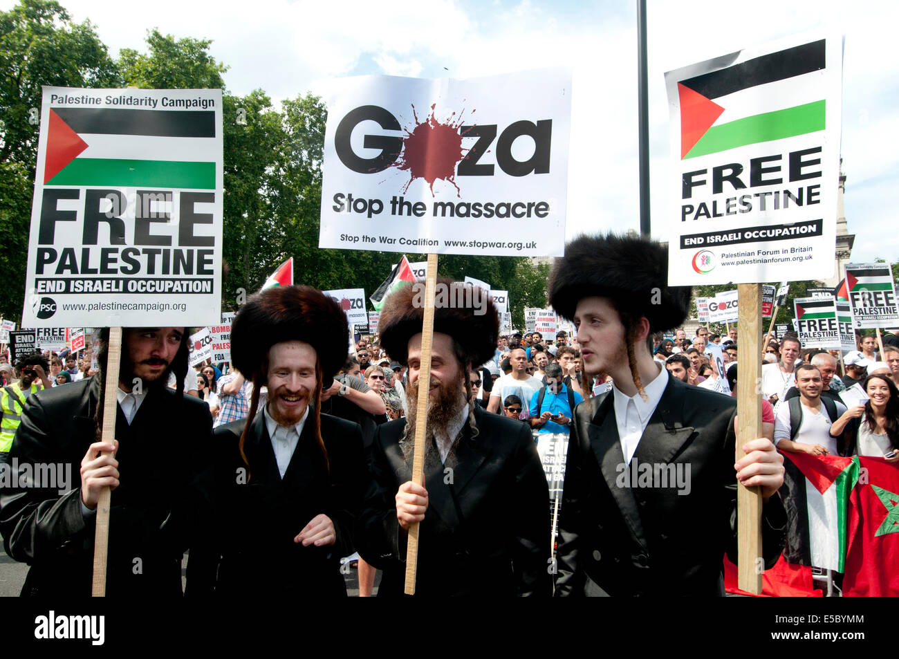 Demonstration gegen die Bombardierung des Gazastreifens. Mitglieder von ...