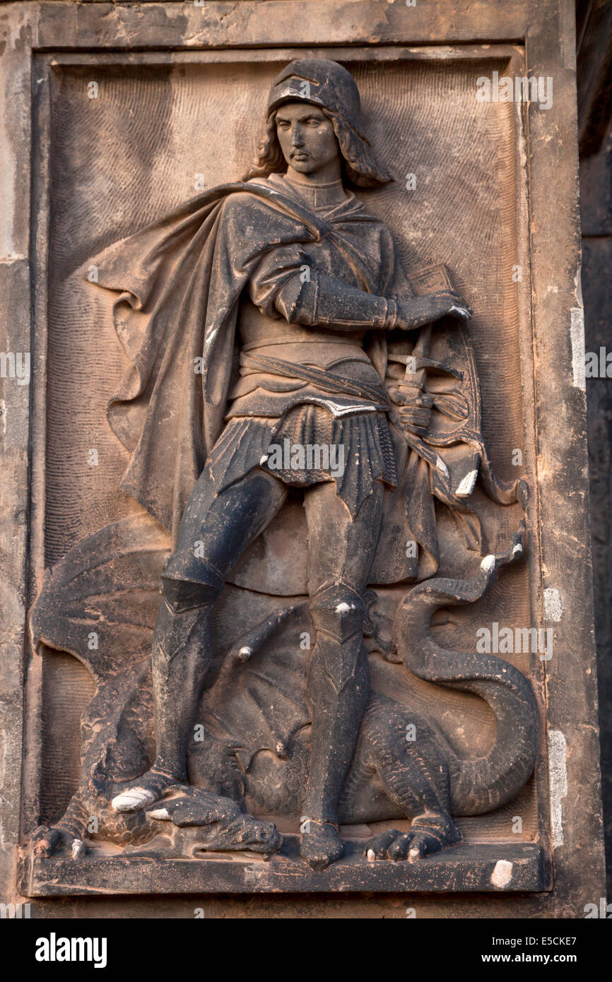 Dragon Slayer Relief am Zwinger in Dresden, Sachsen, Deutschland ...