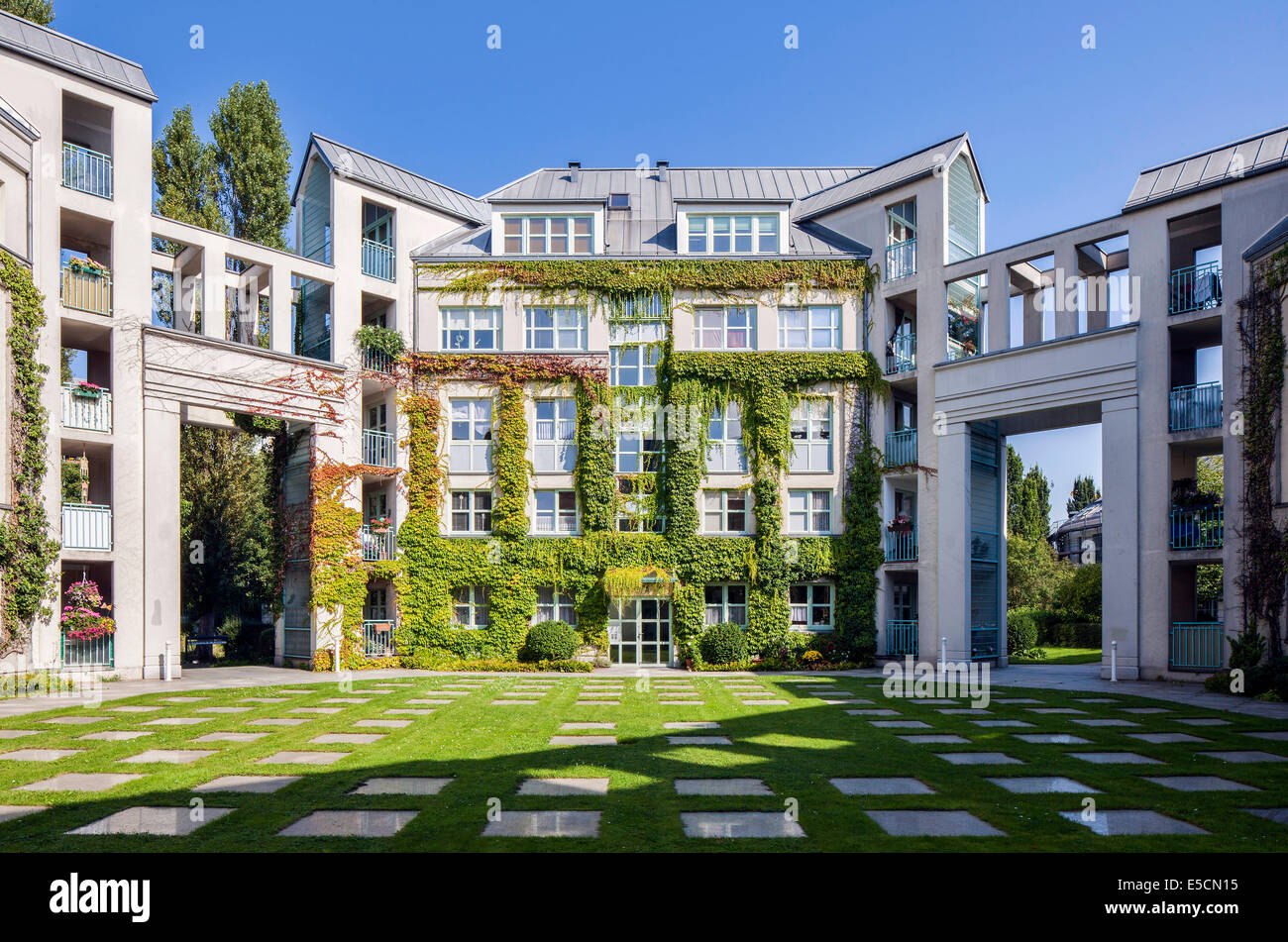 Postmodernismus architektur -Fotos und -Bildmaterial in hoher Auflösung ...