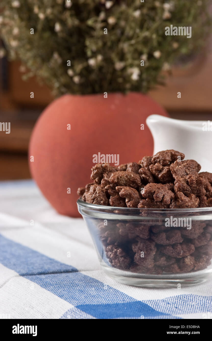 Chocolate cornflakes -Fotos und -Bildmaterial in hoher Auflösung – Alamy