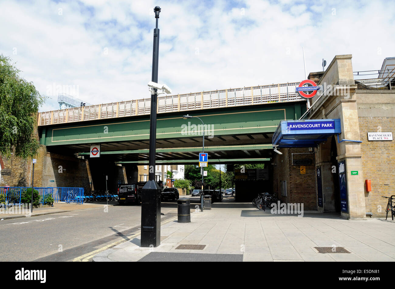 London Bridge Underground Station Stockfotos & London Bridge ...