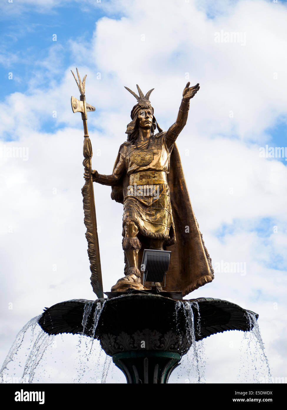 Statue der Inka Pachacútec Yupanqui oder Pachacutec - Cusco, Peru ...