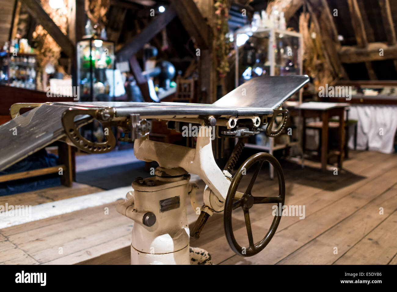 Ein 19. Jahrhundert OP-Tisch für Kinder. Das Old Operating Theatre ...