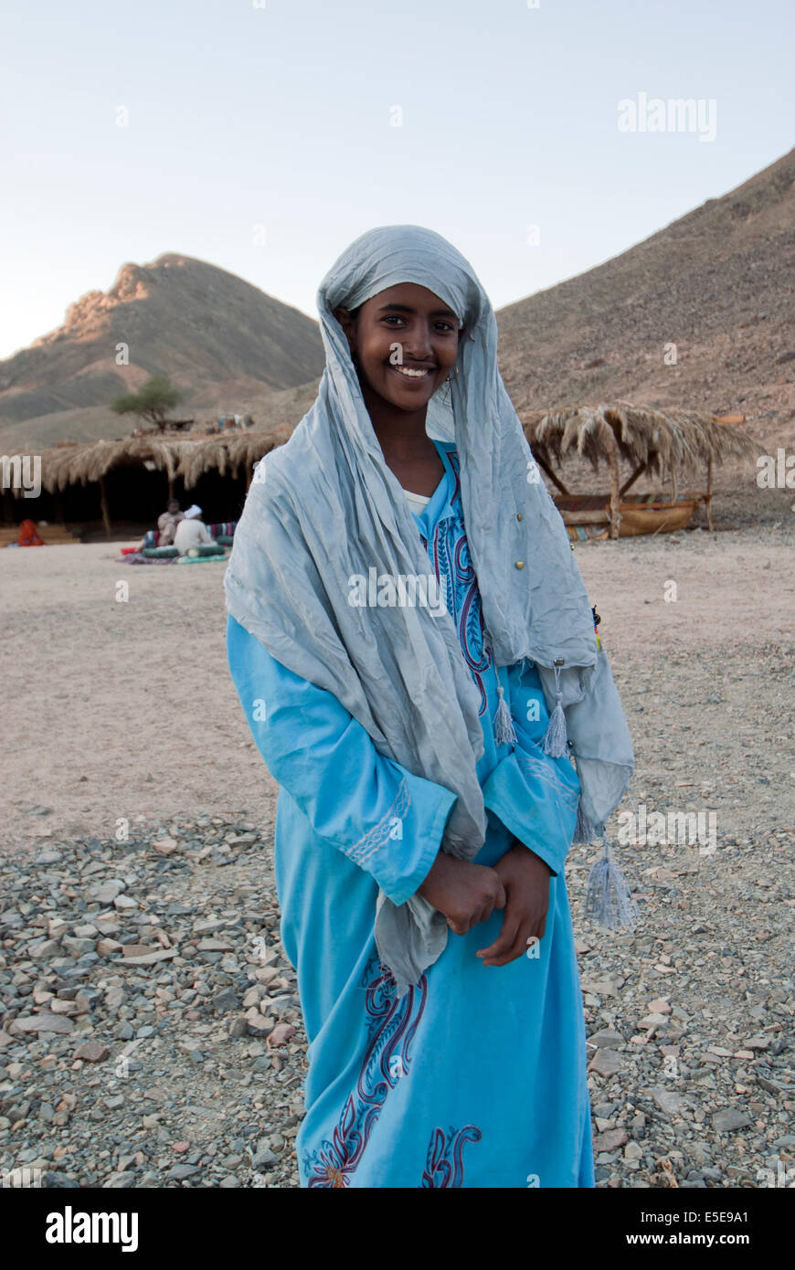 Bedouin women desert -Fotos und -Bildmaterial in hoher Auflösung – Alamy