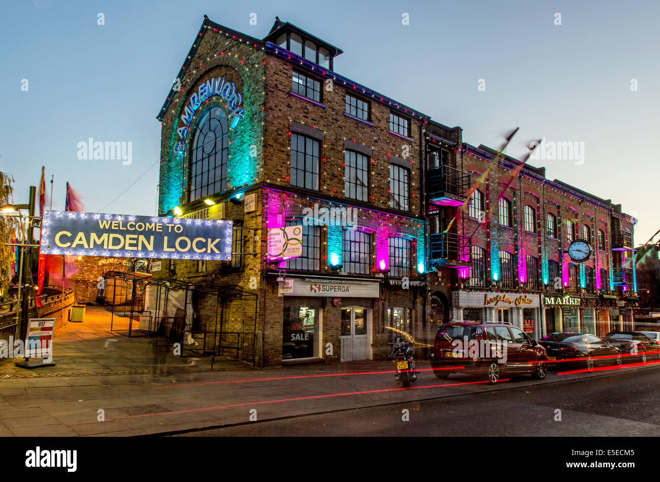 Camden lock market london night -Fotos und -Bildmaterial in hoher ...