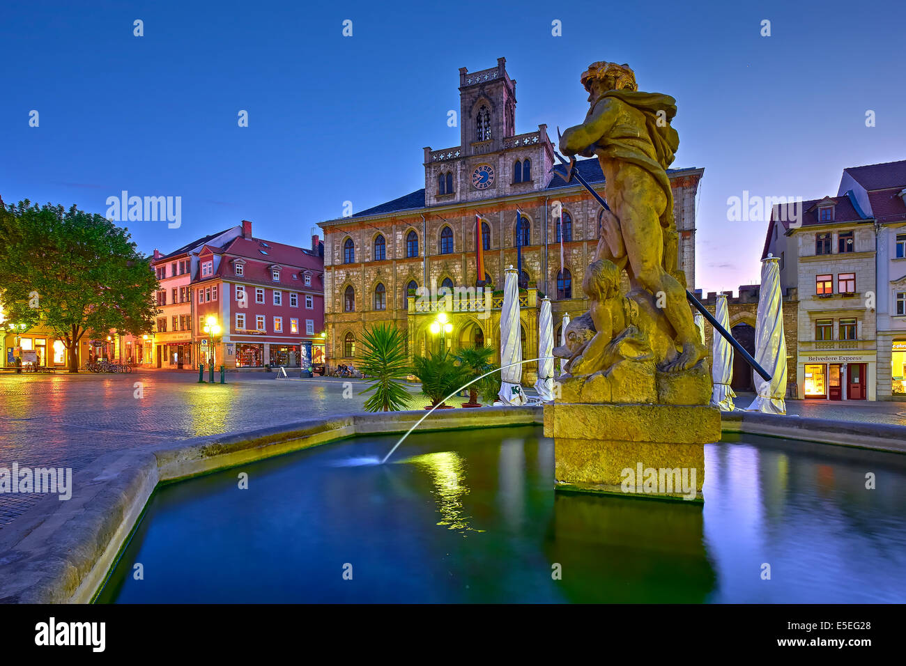 Rathaus und Neptunbrunnen, Weimar, Deutschland Stockfotografie - Alamy