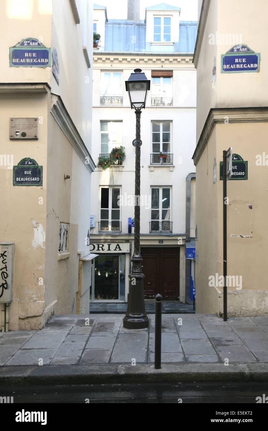 Seulement composee dun escalier -Fotos und -Bildmaterial in hoher ...