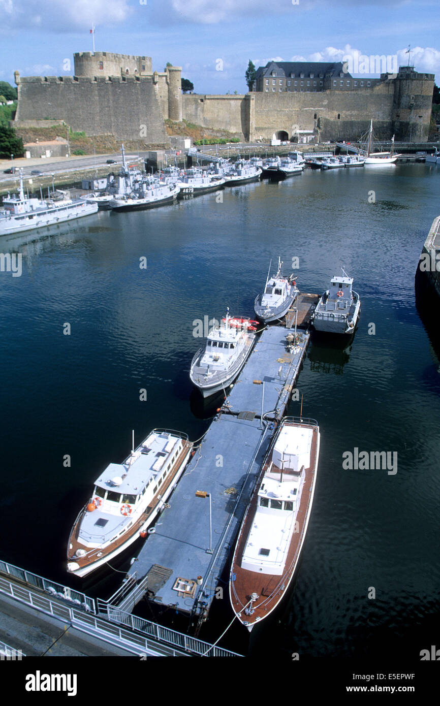 Frankreich, Bretagne, Finistere, nord, brest, Port militaire et chateau ...