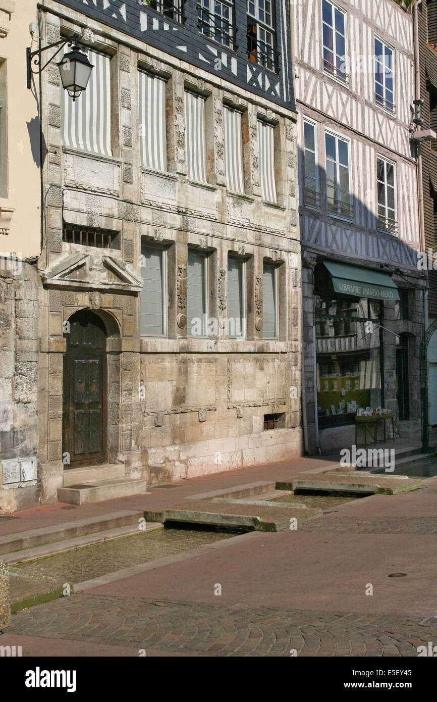 Rue eau de robec rouen -Fotos und -Bildmaterial in hoher Auflösung – Alamy