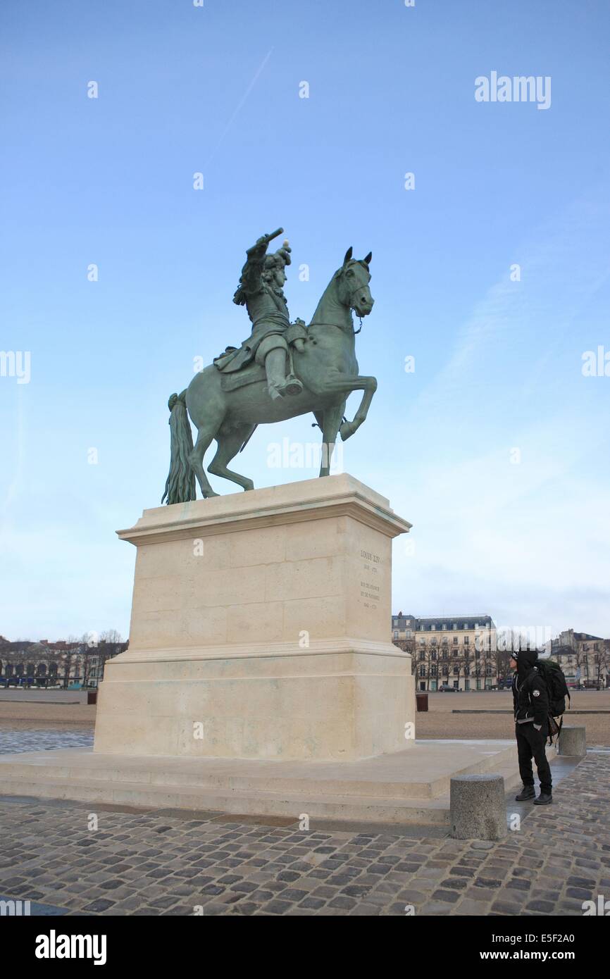 Statue equestre de louis xiv devant la cour dhonneur -Fotos und ... Statue equestre de louis xiv devant la cour dhonneur -Fotos und ...